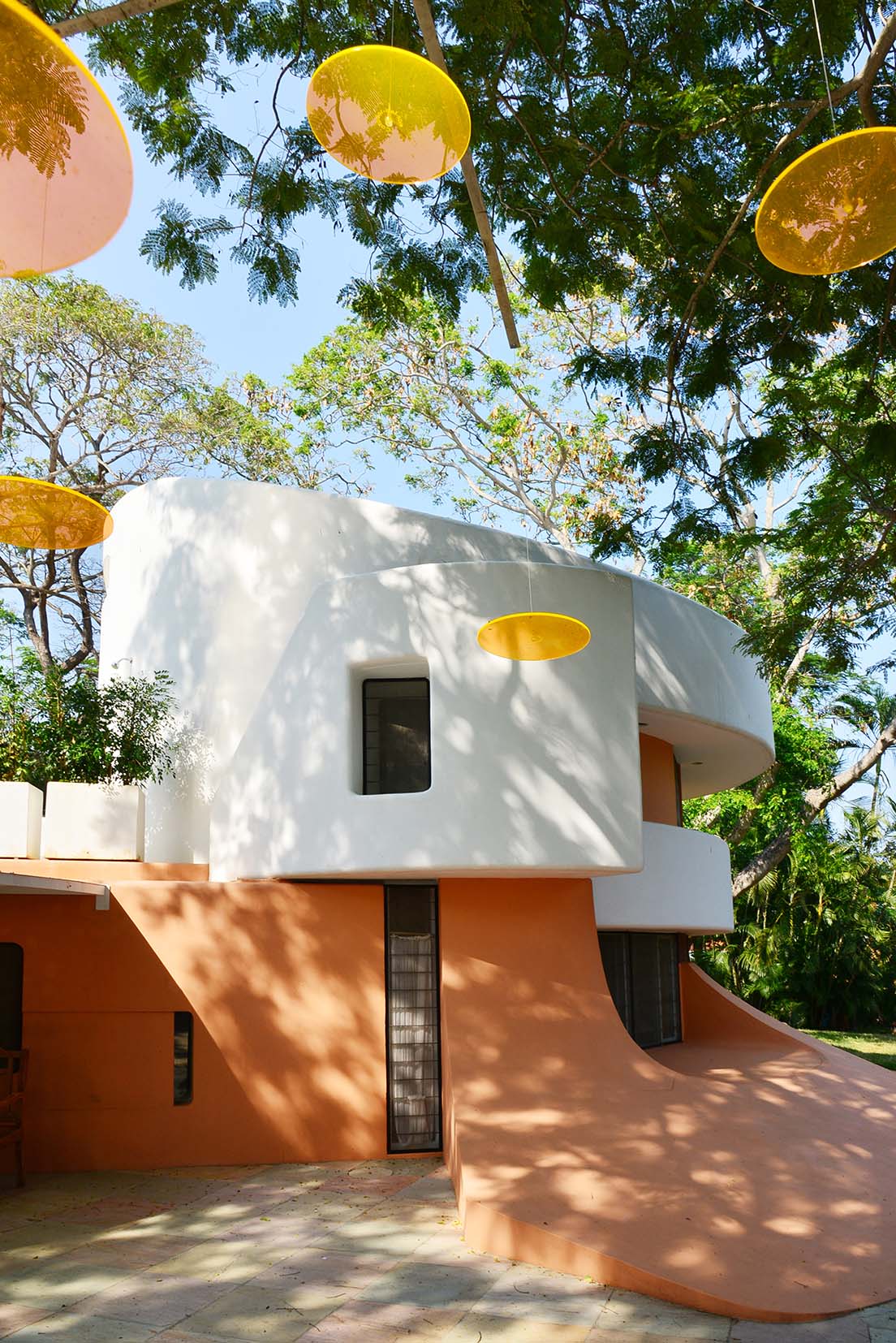Auroville, les maisons-sculpture de Roger Anger | Antoine Lorgnier ...
